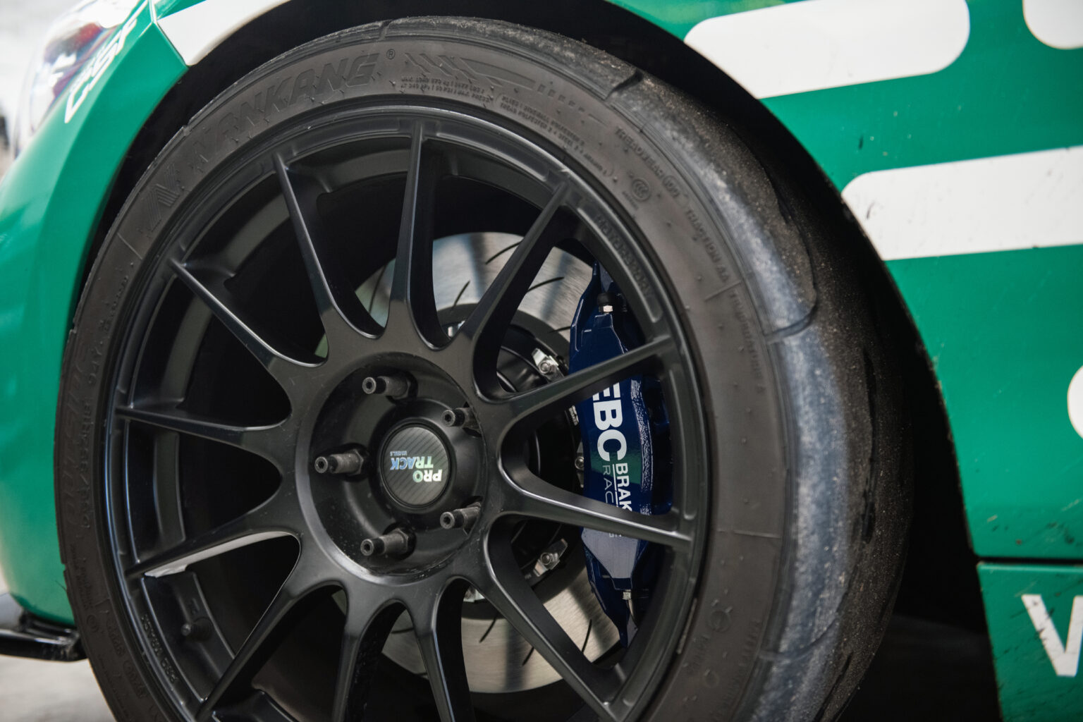 Hack Engineering Upgrades to 6-Pot Apollo Big Brake Kit on 600bhp BMW ...